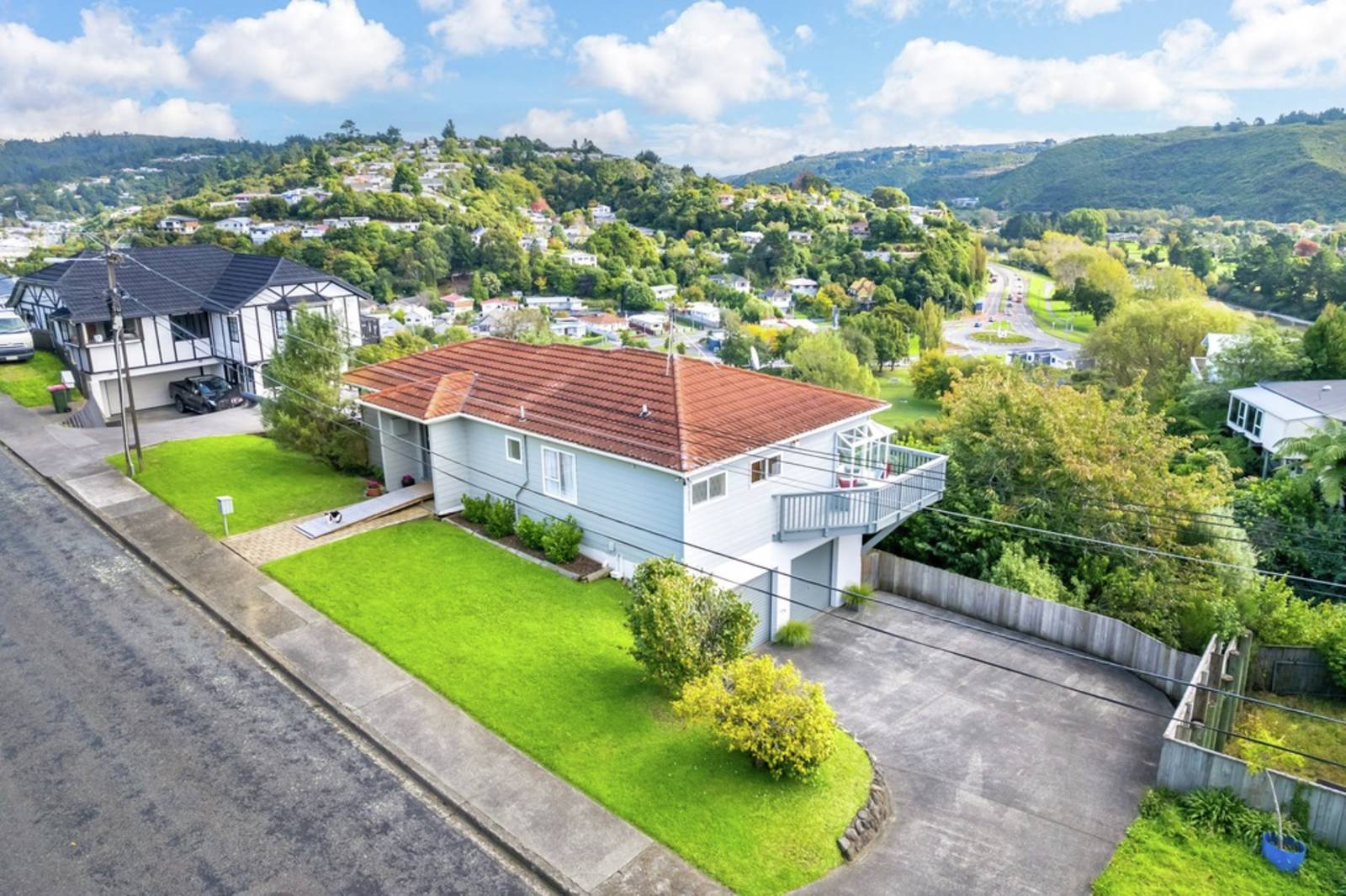 26 Castle Crescent, Stokes Valley - 4 Bed House - Private Treaty