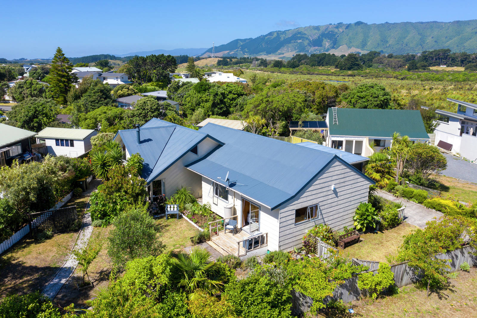 36 Freyberg Crescent, Waikanae Beach - 3 Bed House - Auction Sold
