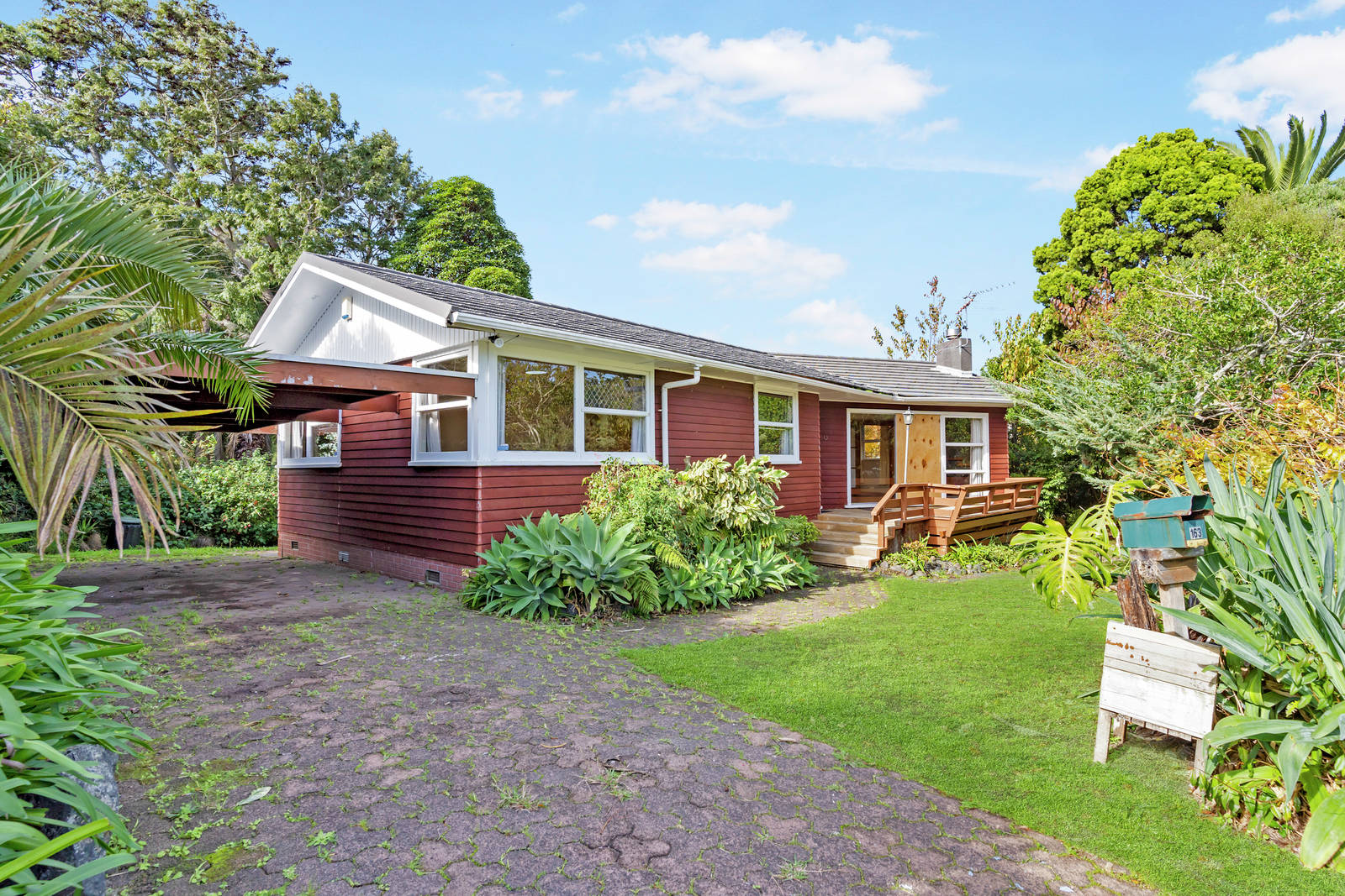 163 Edgewater Drive, Pakuranga - 3 Bed House - Auction Sold