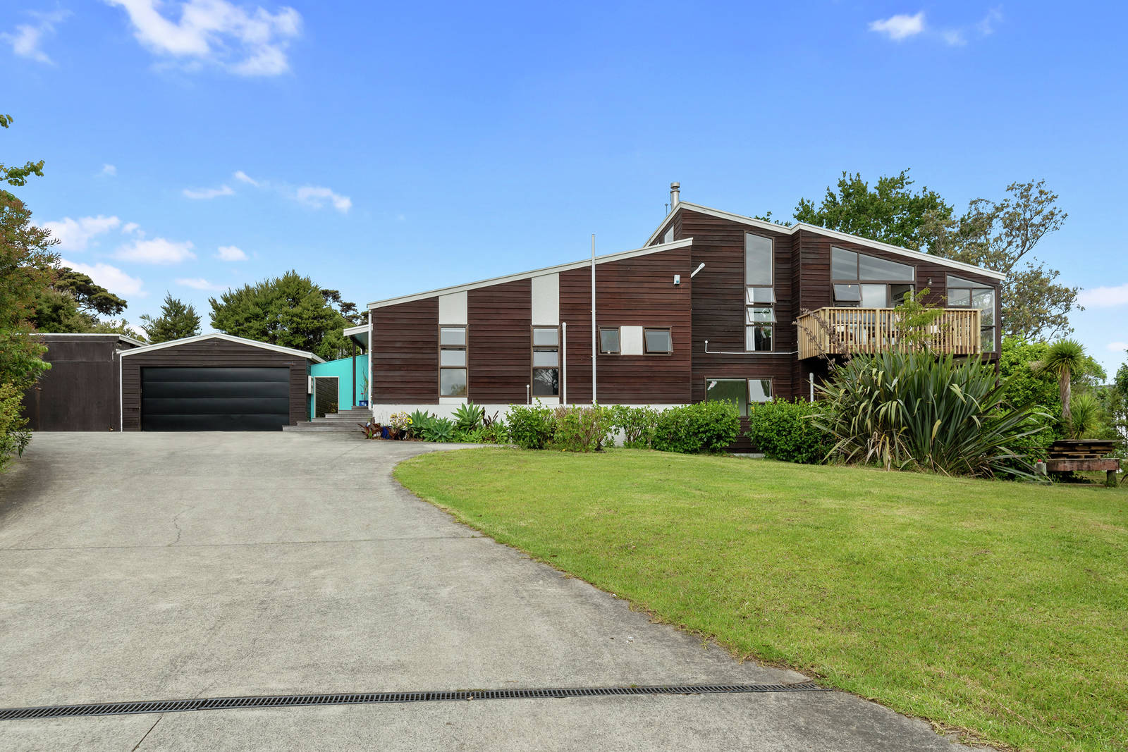 17 Chatham Avenue, Paremoremo