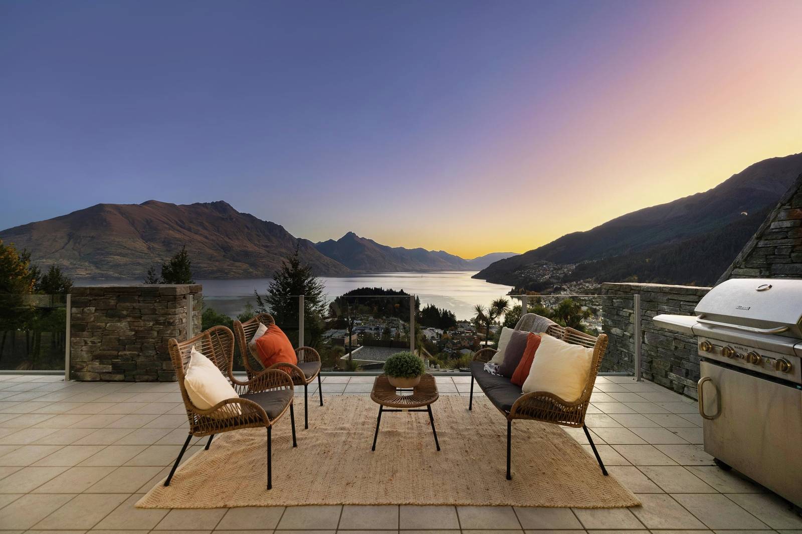 4/25 Belfast Terrace, Queenstown Hill - 3 Bed Apartment - Deadline Sale