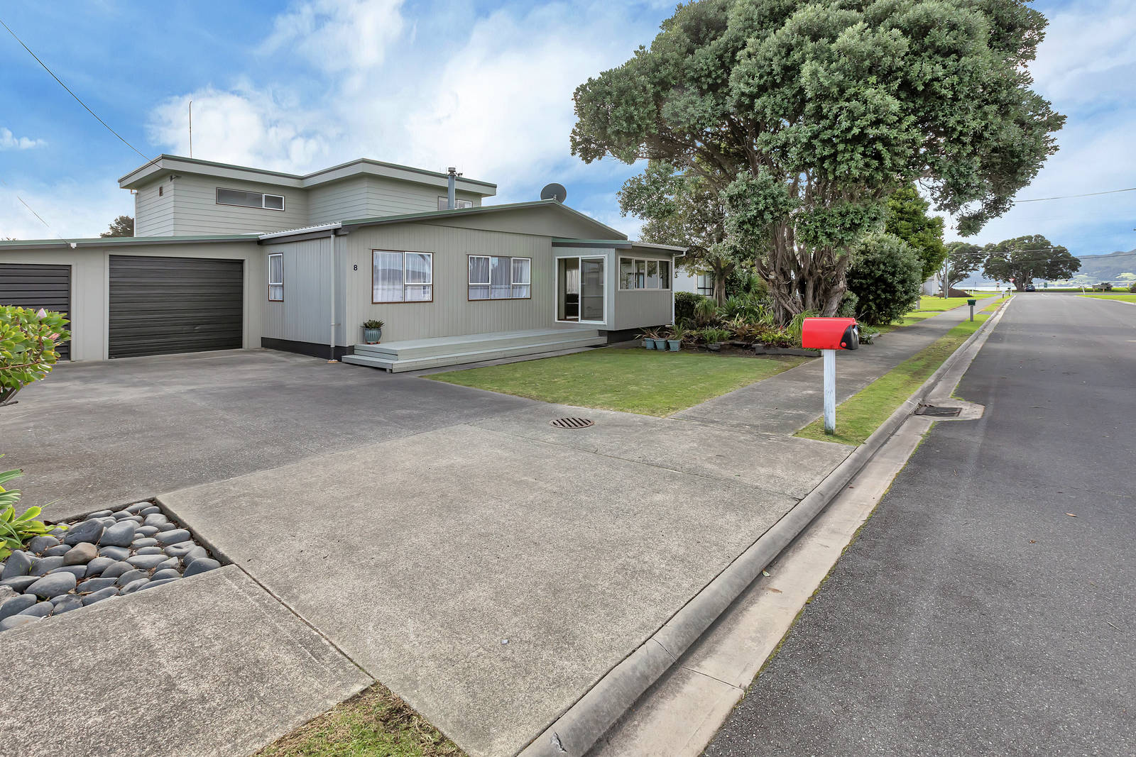 8 Finch Street, One Tree Point - 4 Bed House - Tender