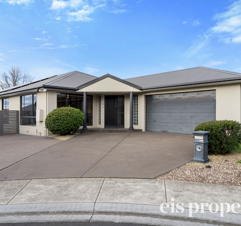 13 Dove Court, Claremont