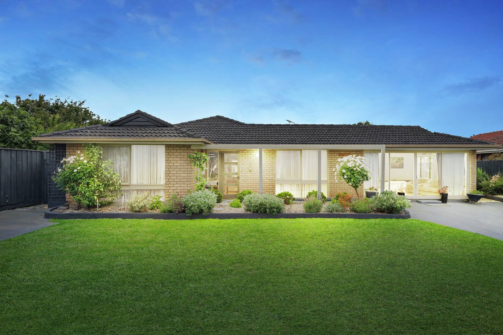 2 Fleming Court , Seaford - 5 Bed House - For Sale