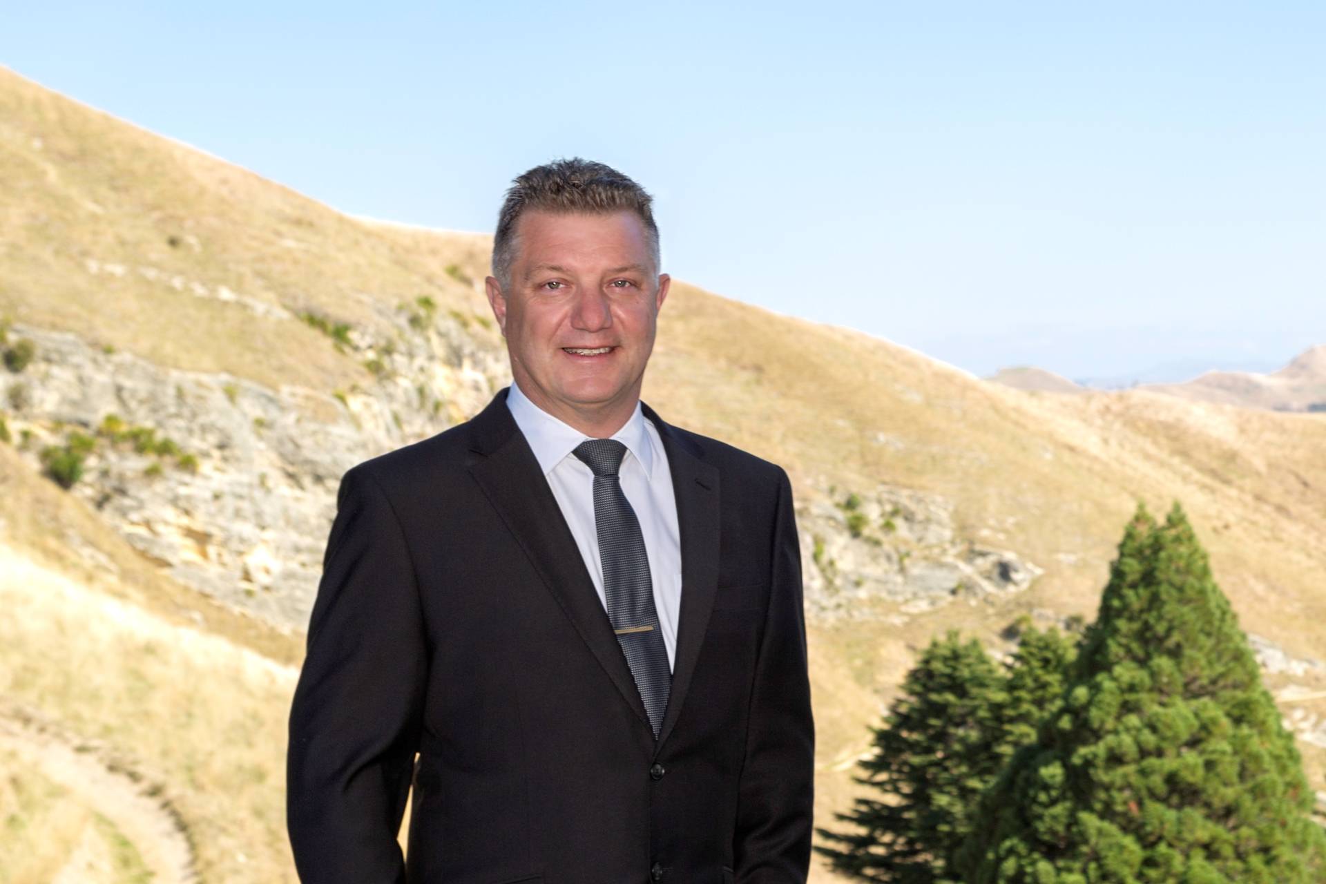 Carl Wezel - Ray White Hawkes Bay - 027 433 7590