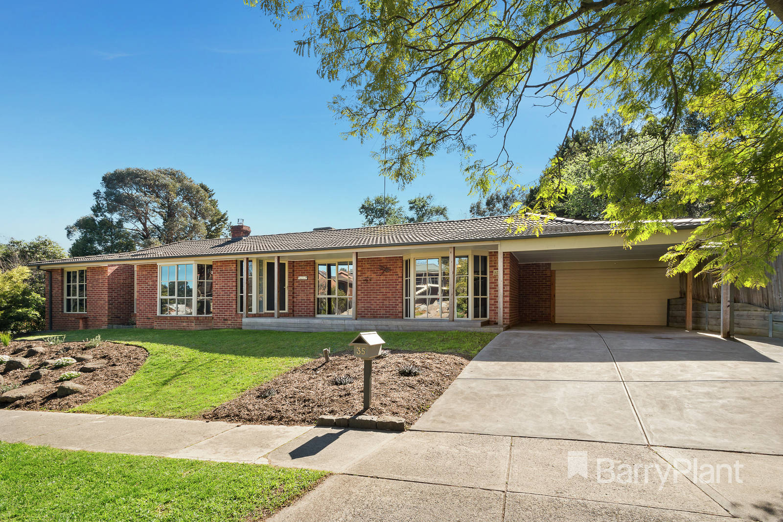 35 James Cook Drive, Diamond Creek - 3 Bed House - Auction