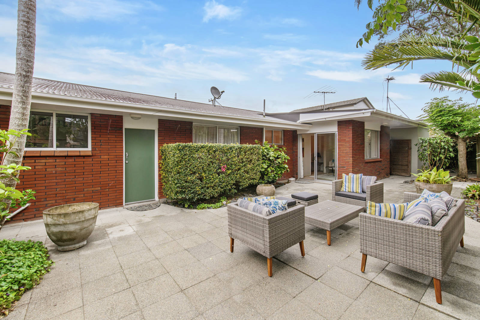 2/27A Eastern Beach Road, Eastern Beach - 2 Bed House - Private Treaty