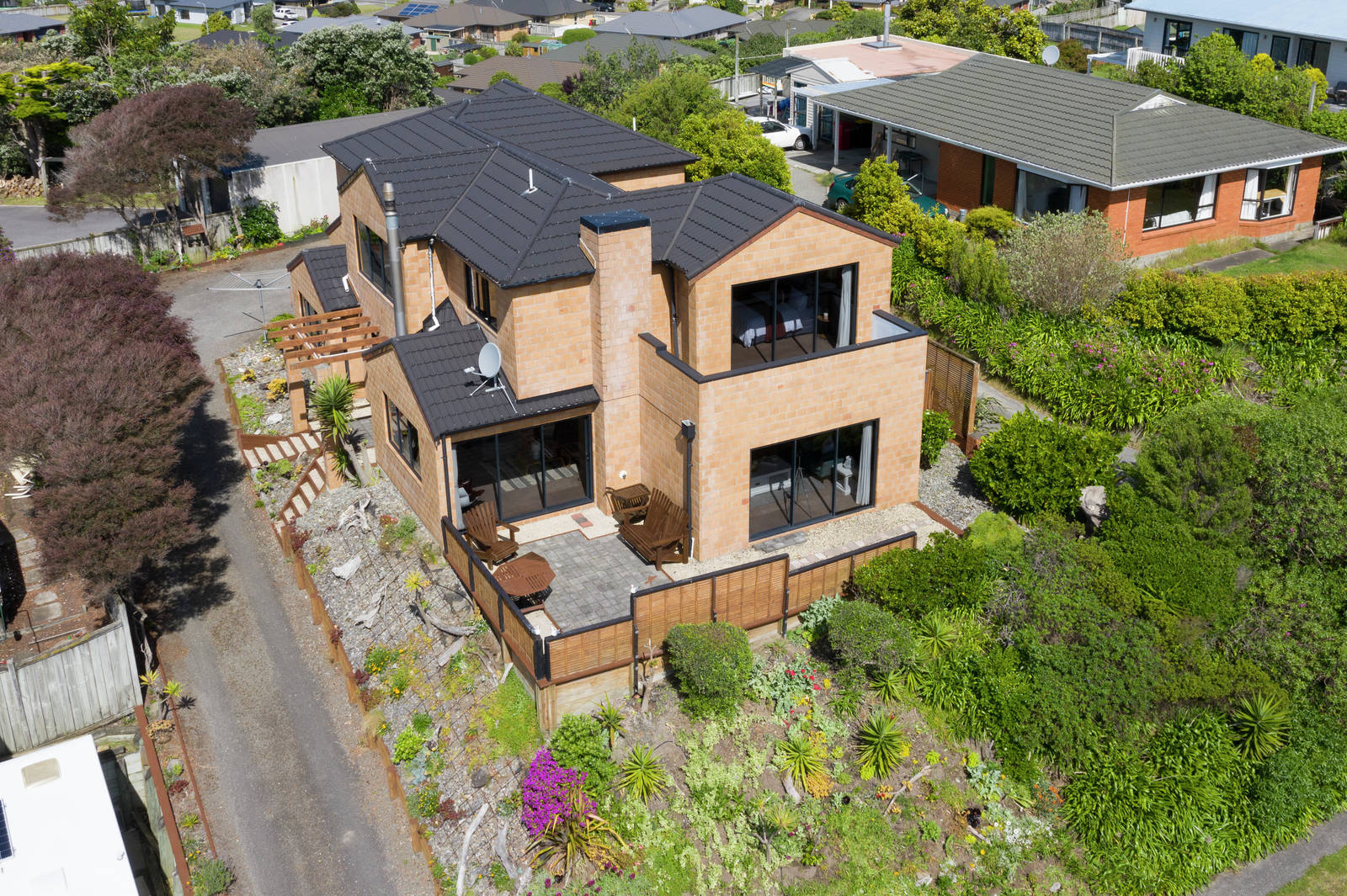 17 Pine Ridge Terrace, Waikanae Beach - 4 Bed House - Sale by Tender
