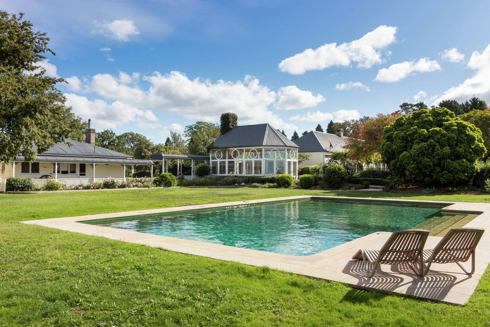 Historic Hanworth House Hanworth Road, Bannaby - 7 Bed Lifestyle ...